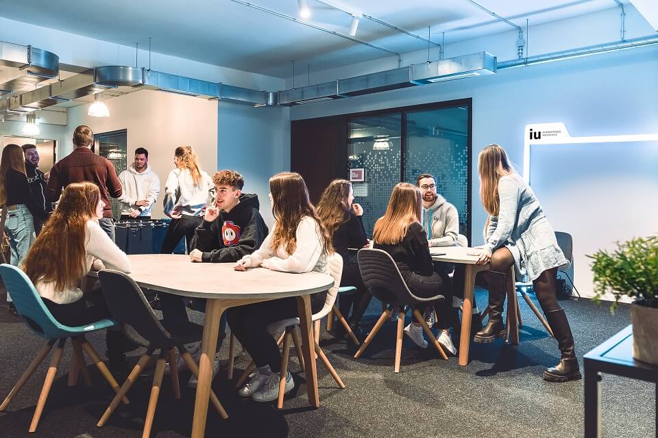 Informatik - IU Duales Studium | Alle Infos!